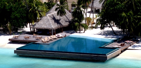 Best 4 Infinity Pools in the Maldives